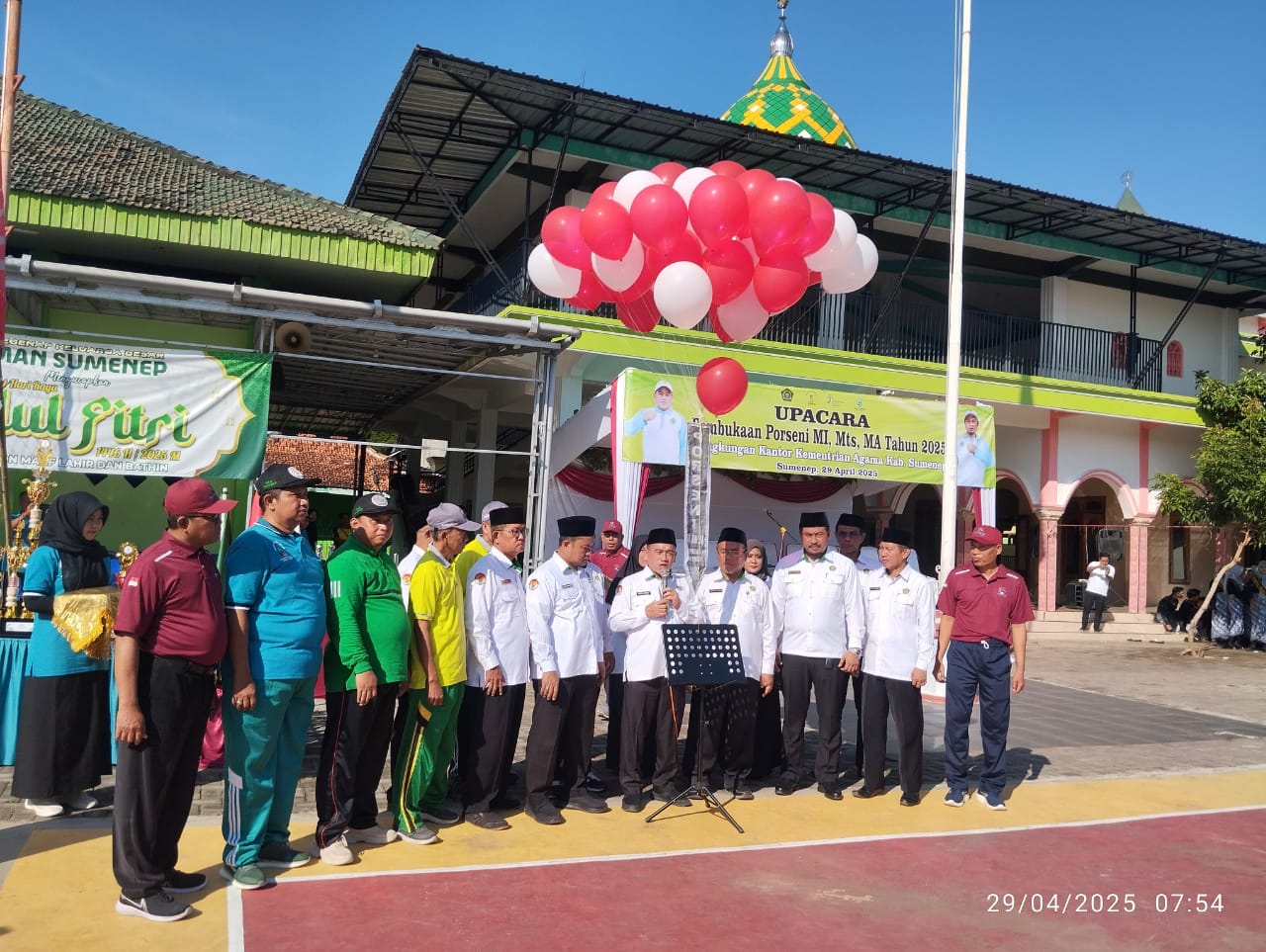 Kepala Kemenag Sumenep Resmikan Pembukaan PORSENI Madrasah Kepala ...