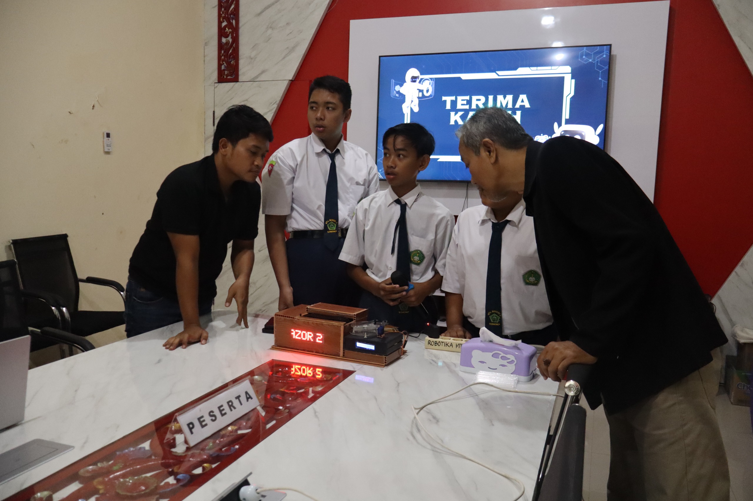 Peserta Tim Kalangan Pelajar Unjuk Kreasi di Ajang Sumenep TechnoLab ...